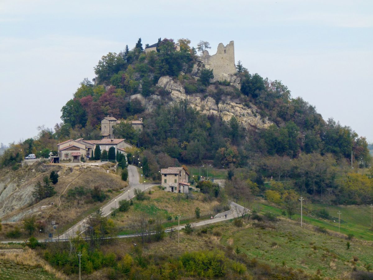 Castello di Canossa: storia e origini della tenuta emiliana | Viaggiamo